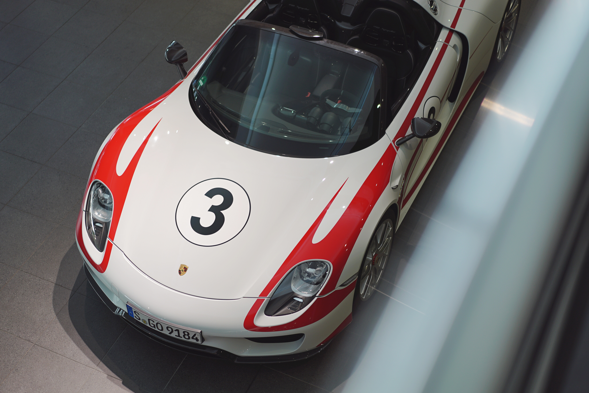 One-on-one time with build 000 of the 918 Spyder - Zen Garage