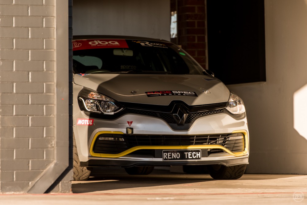Viva La France!!! Renotech hits the track - Zen Garage